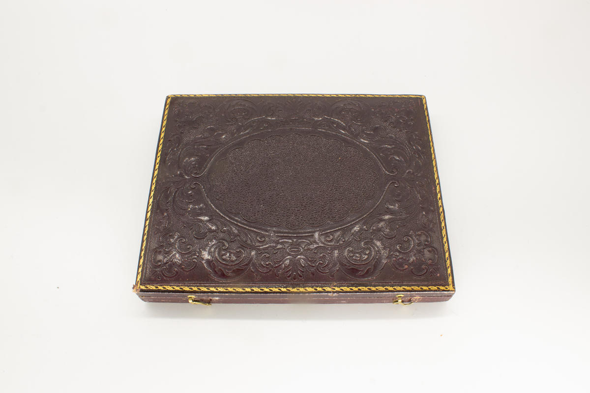 Box, hinged box with painting of Major General Sir Arthur Wellesley ...