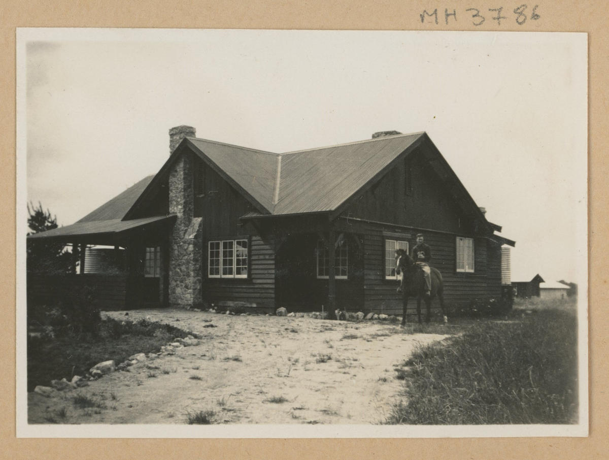 Photograph, a homestead, c. 1900-1984 - National Trust