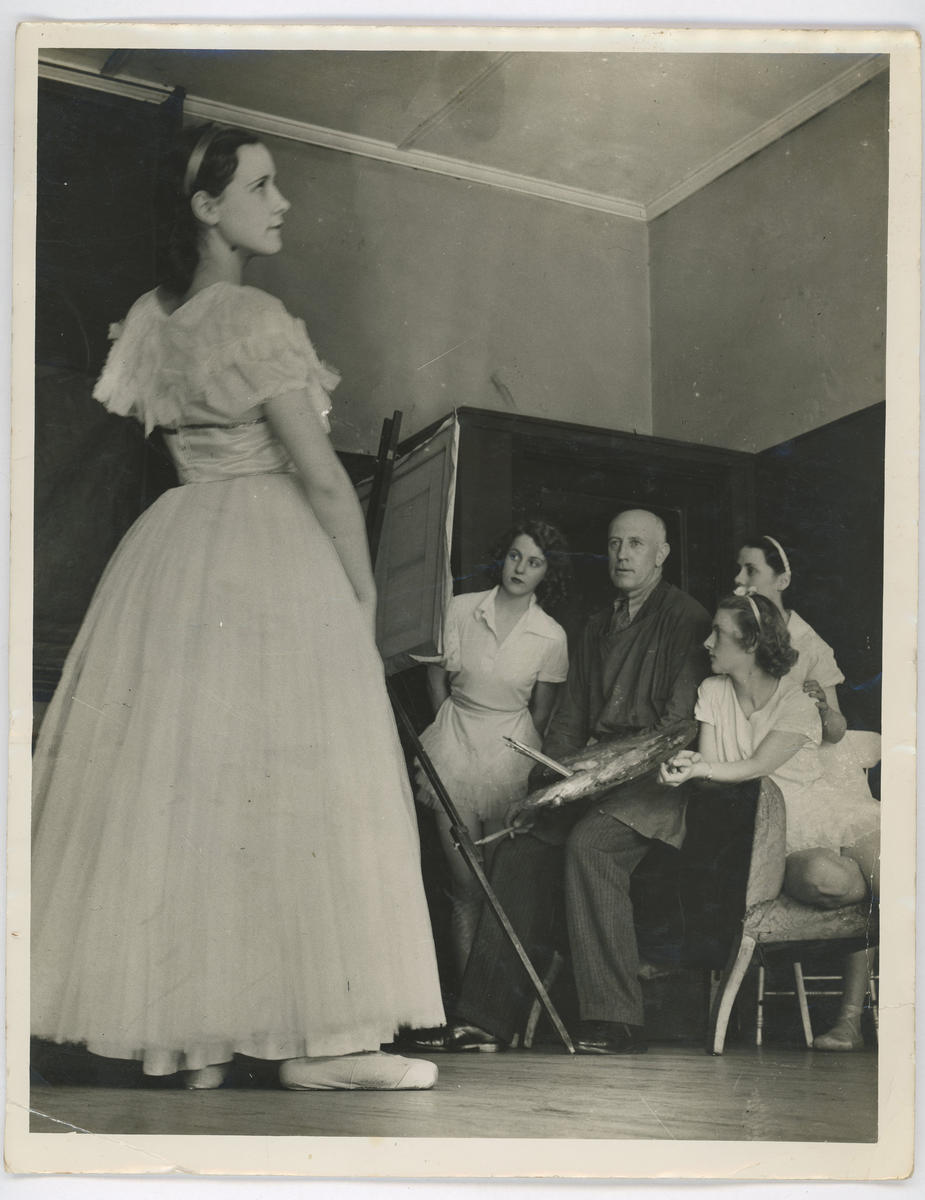 Photograph, Daryl Lindsay painting ballerinas, c. 1900-1984 - National ...
