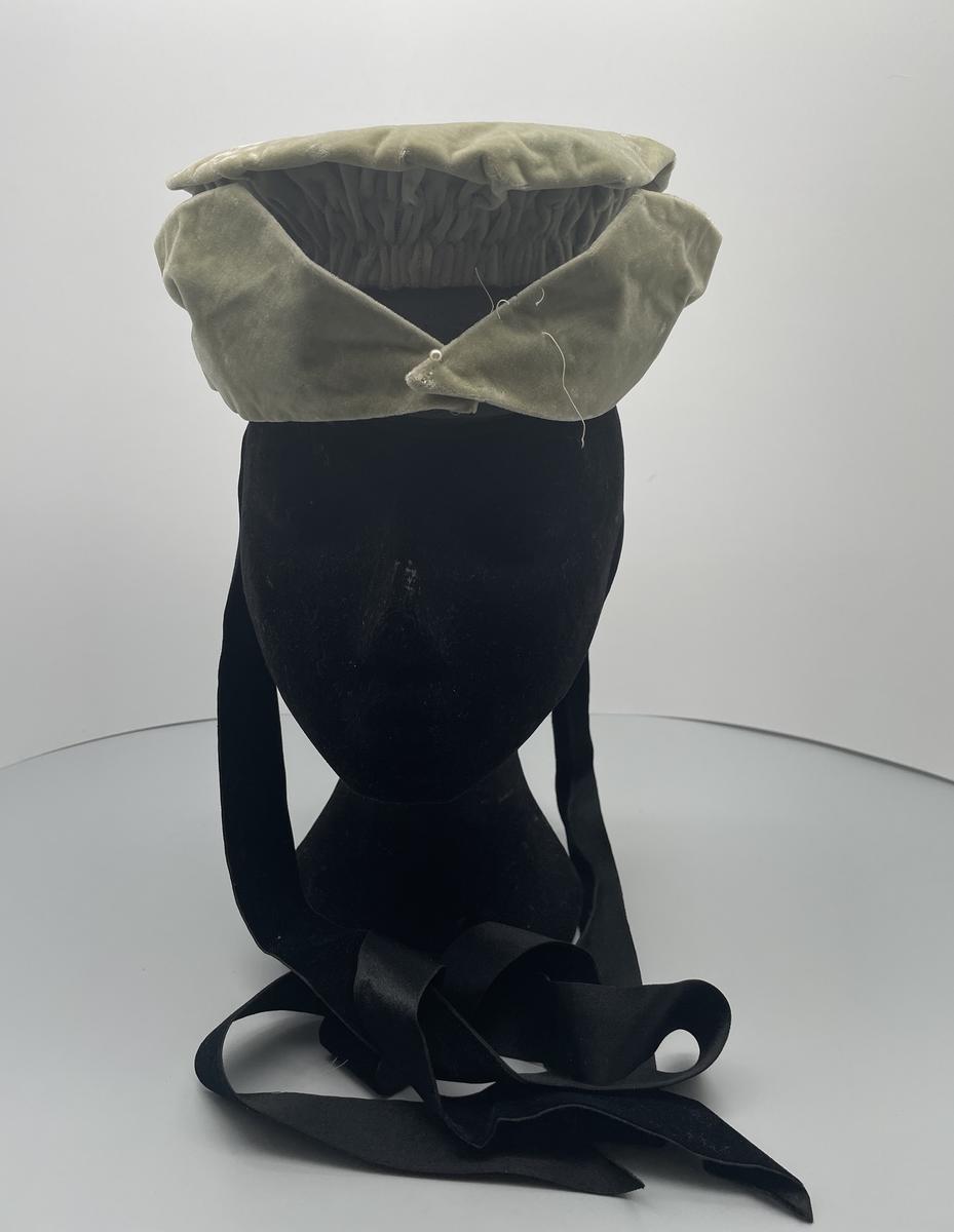 woman's green velvet cap. - National Trust