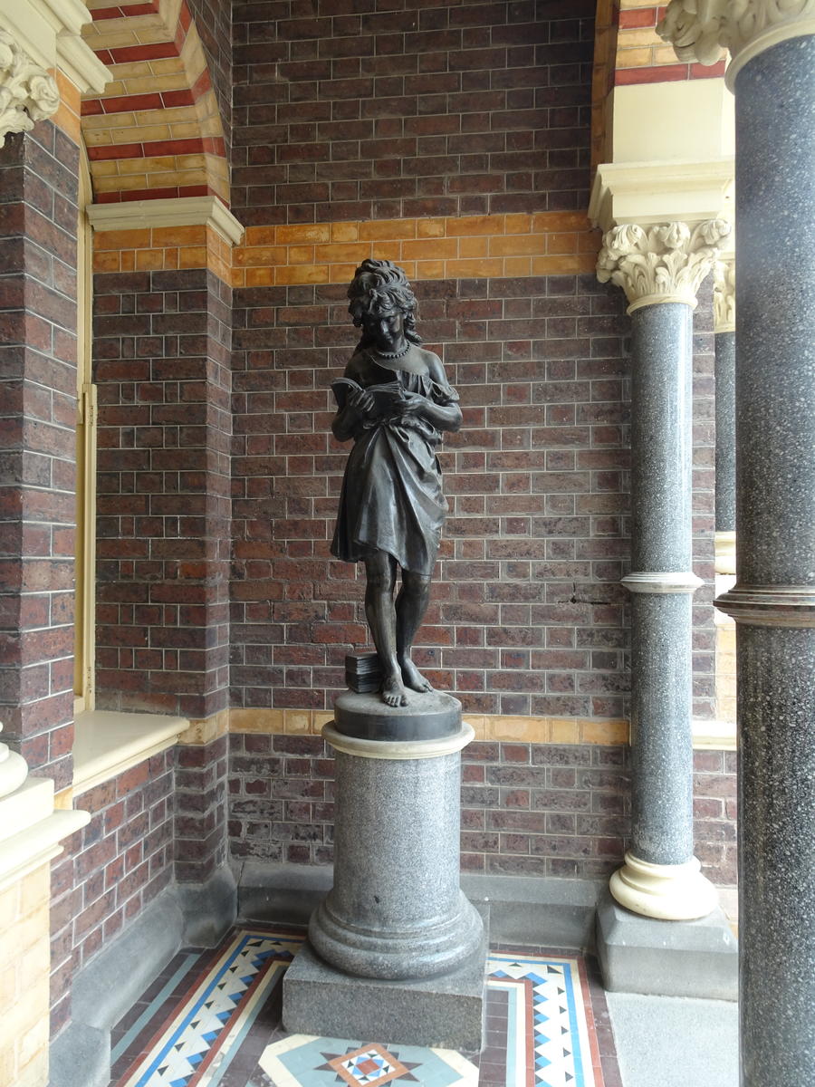 Statue set - National Trust